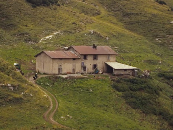 Field of view Tuareg 660: a lens on the alpine pastures - All Bikes ...
